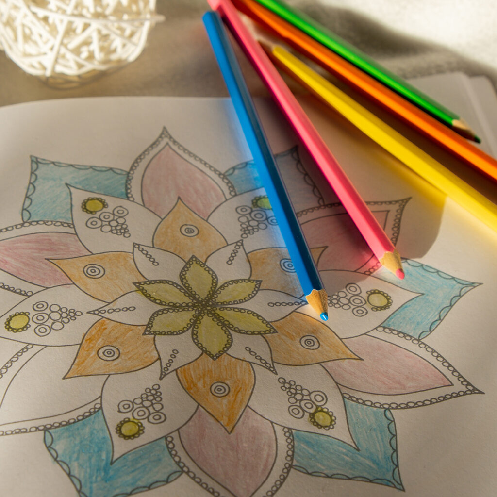 The Power of Coloring in Recovery